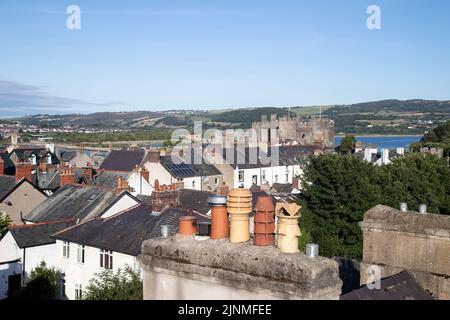 Conwy Castle und die ummauerte Stadt Conwy (Aberconwy) Wales, die 1283 ...