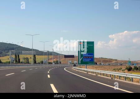 Canakkale, Türkei, 11. August 2022. 1915 Canakkale Brücke und Autobahn mit ihrer modernen ...