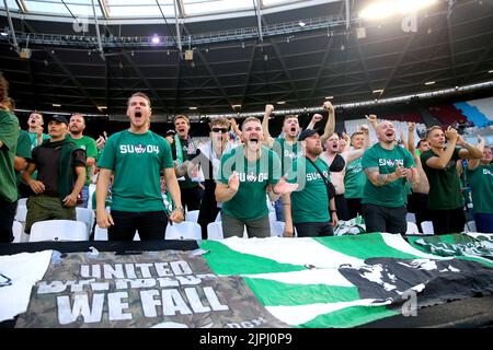 Viborg Fodsports Forening-Fans in der Tribüne vor dem Play-off der UEFA ...