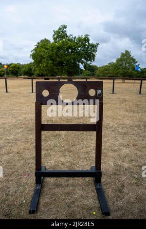 Der Pranger, ein Holz- oder Metallrahmen auf eine Post errichtet, mit ...