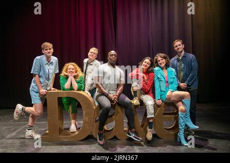 (Von links) Leo Reich, Amy Gledhill, Josh Jones, Emmanuel Sonubi, Lara ...