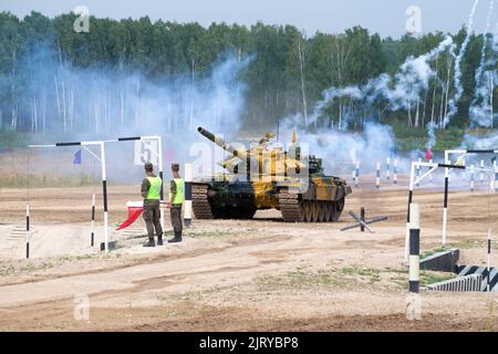 ALABINO, RUSSLAND - 19. AUGUST 2022: Der Panzer T-72B3 des ...