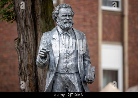 Gelsenkirchen, Deutschland. 27. August 2022. Die neue Karl-Marx-Statue ...