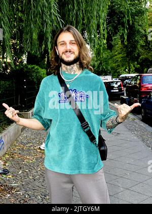 Jan-Philipp Preuß aka Leif am Set bei Dreharbeiten zur Reality-Daily ...