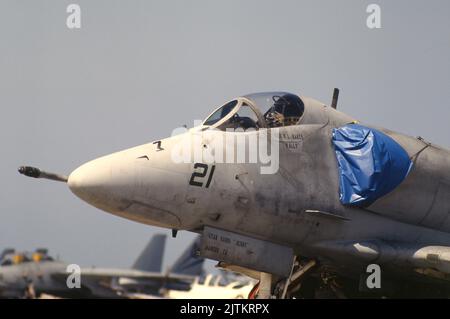 A-4 Skyhawk Top Gun Aggressor Squadron USS Hornet Stockfotografie - Alamy