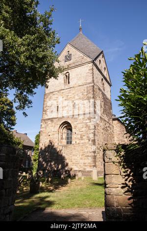 Die Kirche St. Peter zu Syburg im Stadtteil Syburg, Dortmund, Ruhrgebiet, Nordrhein-Westfalen ...