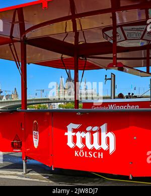 Deutsches Bier (Kölsch) in Köln am rhein Deutschland Stockfotografie ...