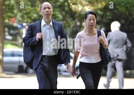 Lian bin 'Robert' Xie (links) und Kathy Lin treffen am Freitag, den 4 ...