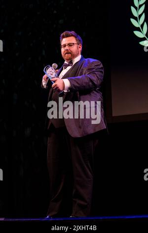 Thomas Ridgewell gewinnt den Excellence in Writing Award für „The Blame ...