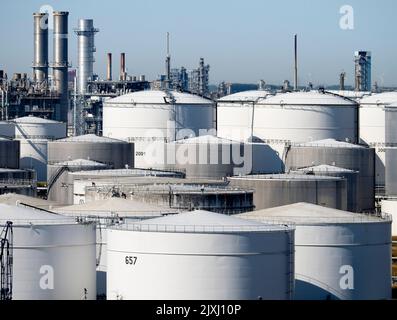 Der Hafen von Rotterdam ist der größte Seehafen in Europa, und der ...
