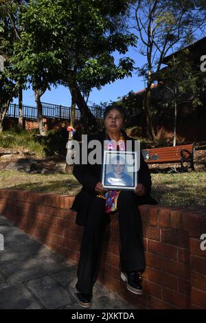 Julie Szabo, die Mutter von Arthur Haines, der 1998 bei einem Hausbrand ...