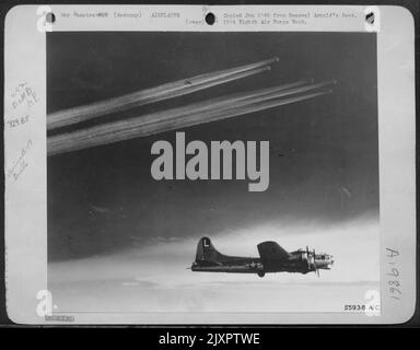 Die Boeing B-17 Flying Fortresses der 452Nd Bomb Group bahnten sich ...