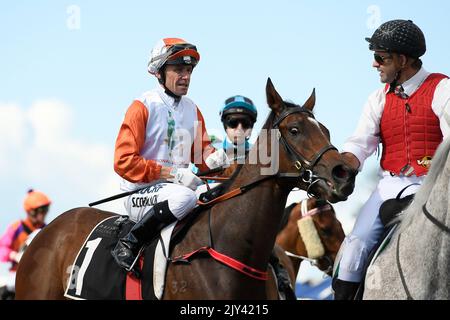 Der Jockey Sean Cormack kehrt nach der Smartypy-Fahrt zum Sieg im ...