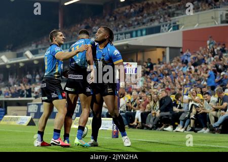 Die Force-Spieler Feleti Kaitu’U (rechts), Jeremy Thrush (Mitte) und ...
