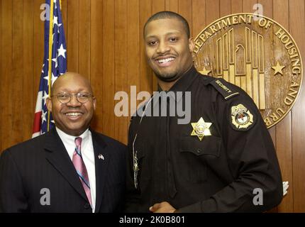 Sekretär Alphonso Jackson mit Mitarbeitern von Anhang C - Sekretär ...