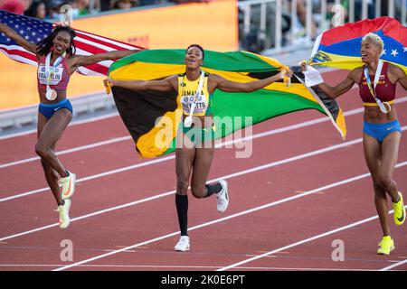 Tori Franklin, Shanieka Ricketts und Yulimar Rojas feierten nach dem ...