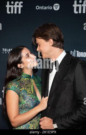 Isabel Machado, Christopher Briney nehmen an der Abschlussnacht-Gala ...
