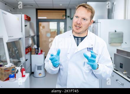 PRODUKTION - 09. September 2022, Schleswig-Holstein, Lübeck: Sebastian ...