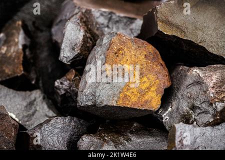 Eisenerz, Gesteine, aus denen metallisches Eisen gewonnen werden kann ...