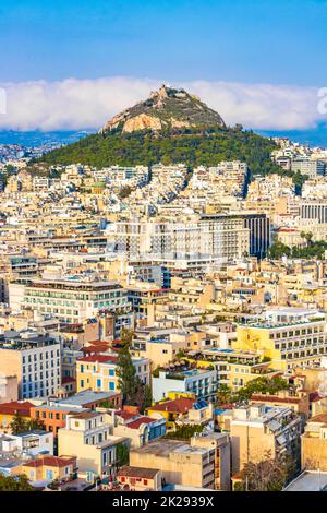 Likavittou Lykabettus und die Heilige Kirche von Saint Isidore mit ...