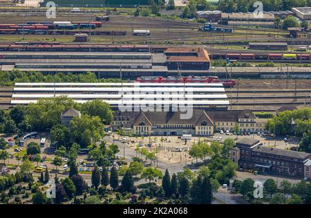 Luftbild, Wanne-Eickel Hbf, Bahnhofsgebäude und Bahnhofsvorplatz, Wanne ...