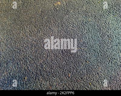 Detailansicht auf Asphaltflächen verschiedener Straßen und Straßen mit ...