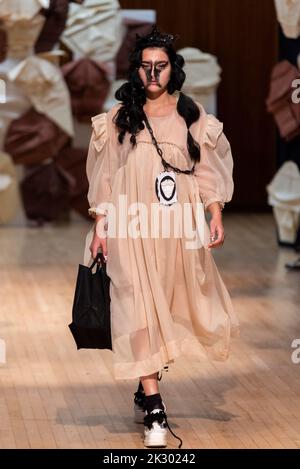 Model Madeleine Mills, Modeling auf Laufsteg für die VIN+OMI "Meinungen ...