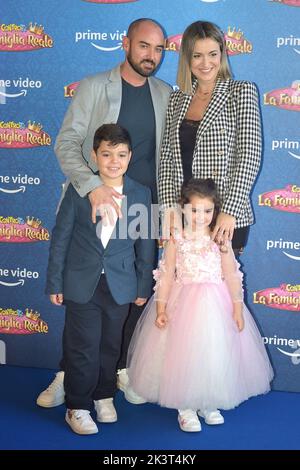 Anna Clavo con i figli Michael e Emily ed il marito Salvatore D Alma ...