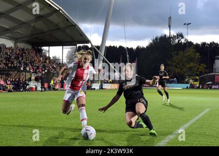 AMSTERDAM - (lr) Victoria Pelova von Ajax Women, Chasity Grant von Ajax ...