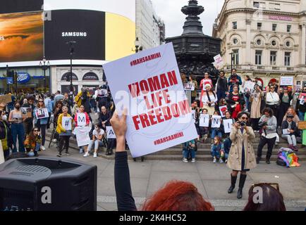 Frau, Leben, Freiheit“: Der Londoner Protest gegen den Iran zieht ...
