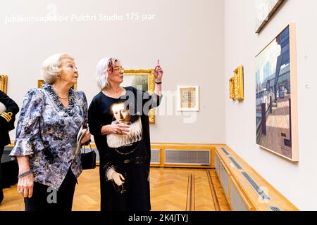 DEN HAAG - Prinzessin Beatrix eröffnet die Jubiläumsausstellung des ...