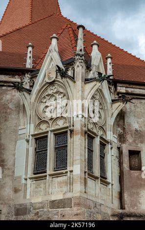 Details zum Bau des Schlosses Hunedoara, auch bekannt als Schloss Corvin oder Schloss Hunyadi in ...