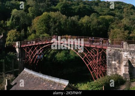 Das Weltkulturerbe ist die Ironbridge, die erste Eisenbrücke der Welt ...