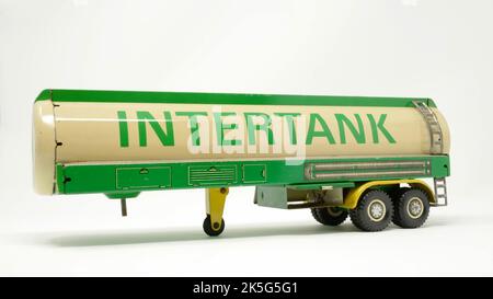 Automodell DDR IFA L60 Tankwagen MINOL, Umbau auf Herpa, Maßstab 1/87 ...