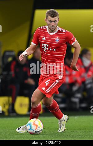 DORTMUND, DEUTSCHLAND - OKTOBER 8: Matthijs de Ligt des FC Bayern ...