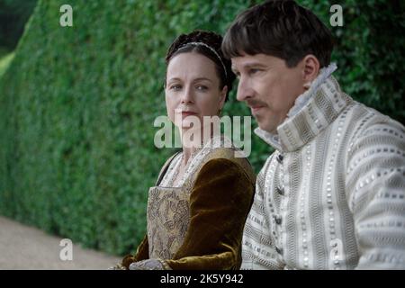 DIE SCHLANGENKÖNIGIN, von links: Lee Ingléby als Henri, Ludivine ...