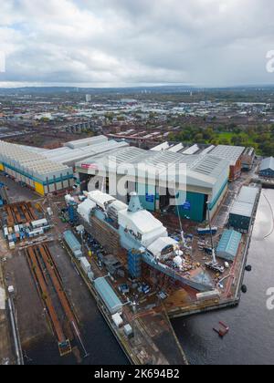 Luftaufnahme des U-Boot-Kriegsschiffs HMS Glasgow Typ 26, das auf der ...