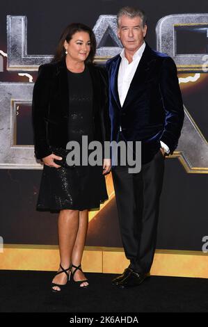 PIERCE BROSNAN & K SHAYE-SMITH 12. September 1999 Stockfotografie - Alamy