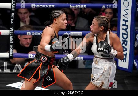 Shannon Ryan (links) im Einsatz gegen Buchra El Quaissi in ihrem Super ...