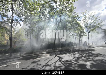 Demonstration von Studenten und Antifa zwischen Place de la Republique ...