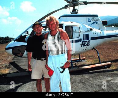 SAINT TROPEZ - HALLYDAY: 1995. AUGUST JOHNNY HALLYDAY UND LAETITIA AM ...