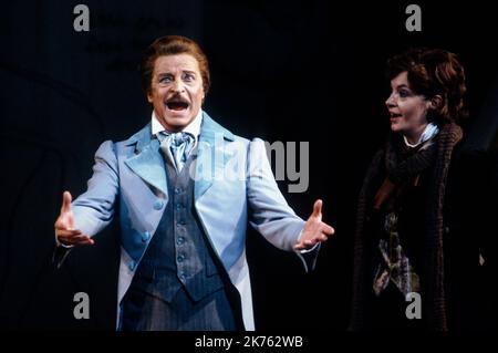 Alfredo Kraus (Hoffmann), Jean Rigby (Nicklaus) in LES CONTES D ...