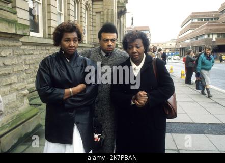 Paul Boateng mit Esther McCurbin (links), der Mutter von Clinton ...