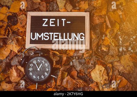 14. Oktober 2022: Symbolisches Bild Der Zeit Wechsel Von Sommerzeit Zu ...