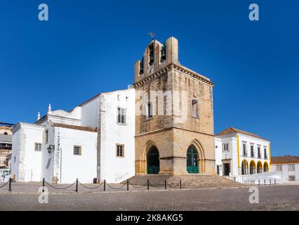 Portugal, August 2022: Kathedrale von Faro, Kirche in der Hauptstadt ...