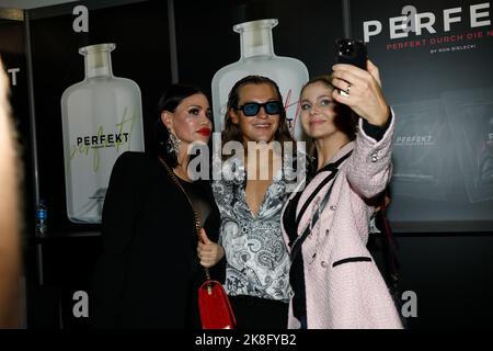 Djamila Rowe, Ron Bielecki und Yvonne Woelke auf der 25. Venus Berlin ...