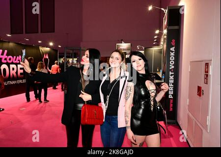 Djamila Rowe, Yvonne Woelke und Desirée Black auf der 25. Venus Berlin ...