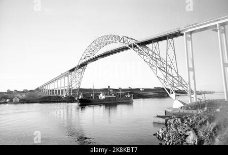 Karmøy 19551022 Eröffnung der Karmsundbrücke. Die Brücke, die den ...