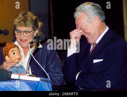 Oslo 18. September 1990. Programmleiter Rolf Kirkvaag wird im Store ...