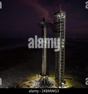 SpaceX stapelt am 12. Oktober 2022 den Prototyp des Schiff-24 ...